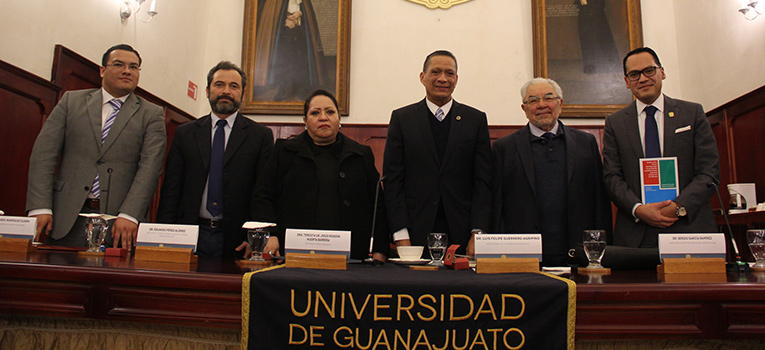 Académico de la UG presenta publicación sobre el Derecho Penal en México