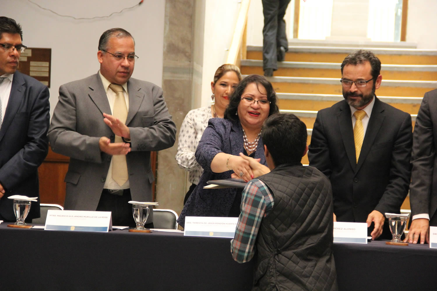Entregan premios a la Excelencia Académica en la División de Derecho ...