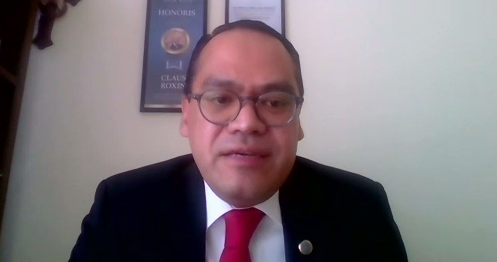 Homenajea comunidad jurídica internacional al profesor Claus Roxin